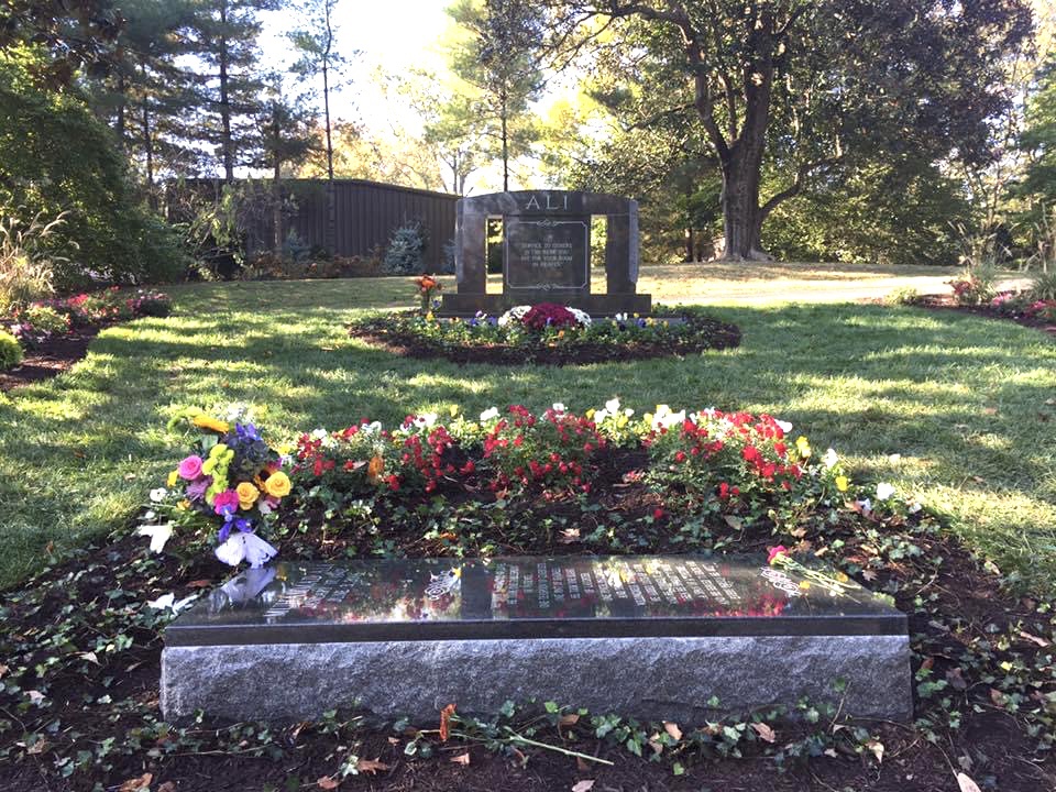 Muhammad Ali Grave Site – Walkies Through History